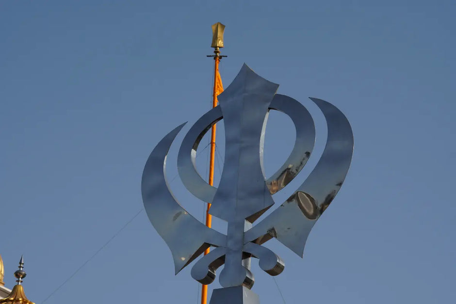 The Khanda: Meaning Behind the Symbol That Unites Sikhs Worldwide ...